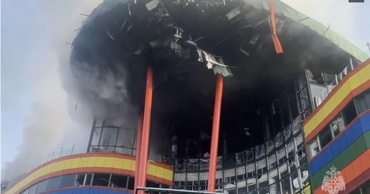 Clip: Diễn biến mới nhất vụ nổ lớn tại trung tâm thương mại của Nga