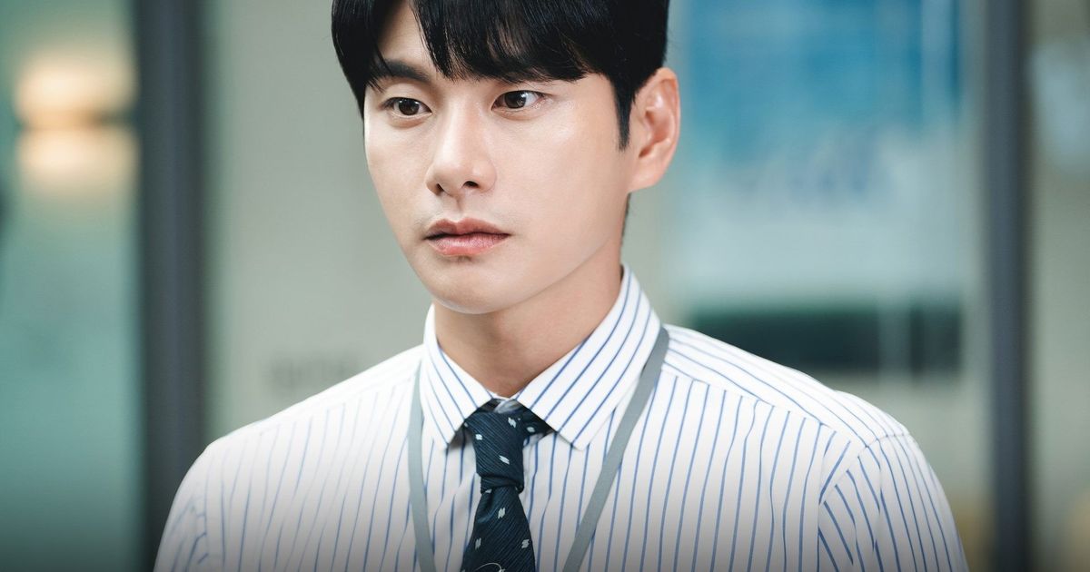 Điều khiến khán giả Việt bất ngờ trong màn xuất hiện của Lee Yi Kyung