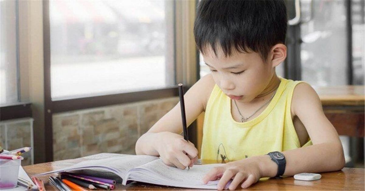 Cô giáo giao bài tập điền câu: "Một túp lều tranh, hai trái tim ...