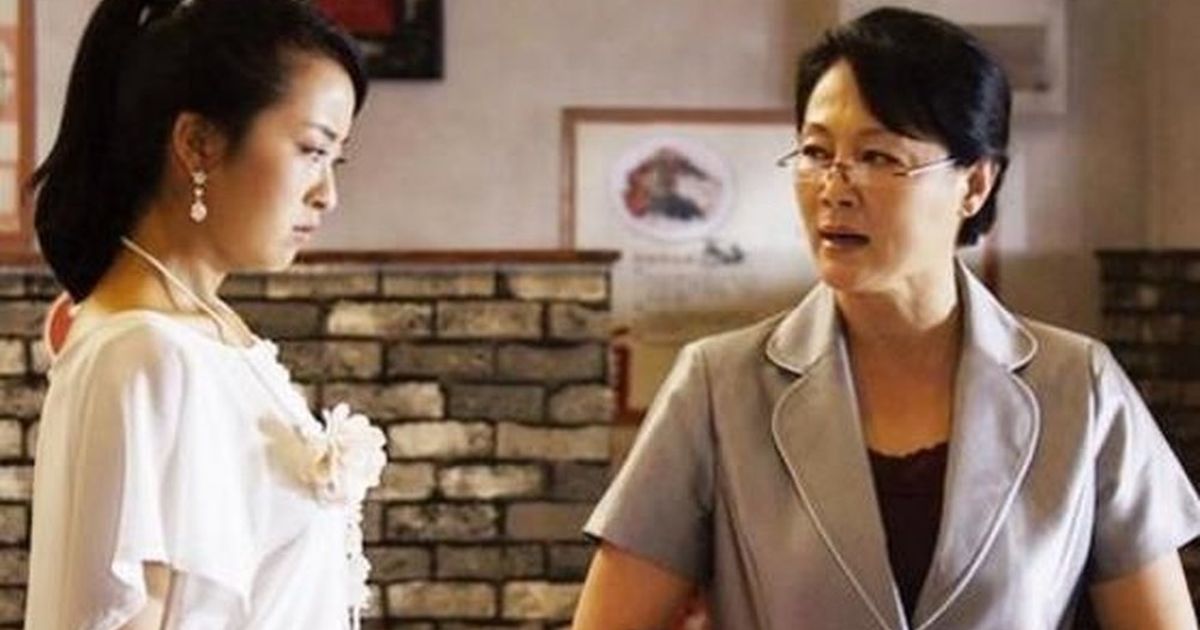 Mẹ chồng vô tình đọc tin nhắn lạ của con dâu với người lạ, lập tức đưa ...